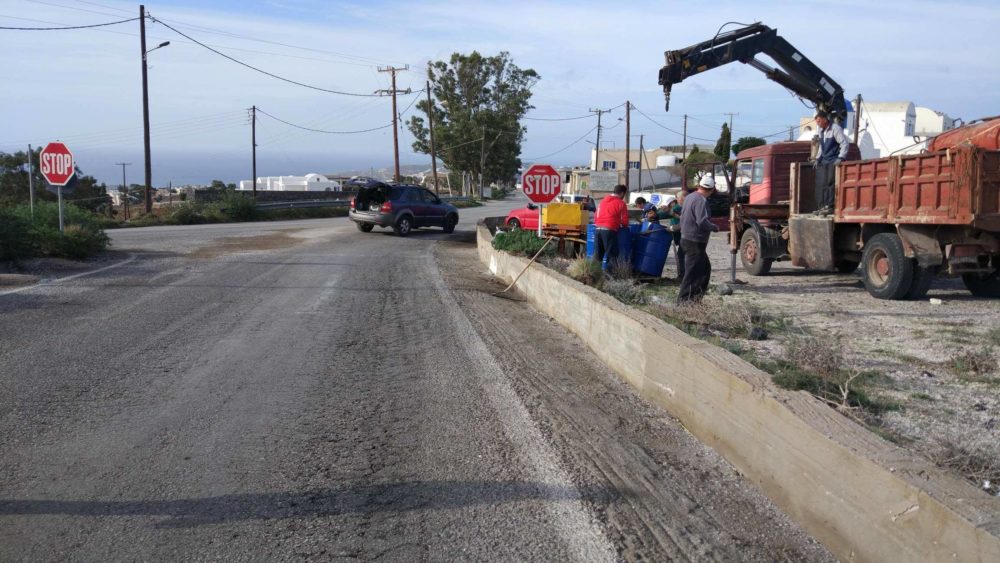 Σαντορίνη: Εργασίες ασφαλτόστρωσης σε εξέλιξη - Εκτροπή κυκλοφορίας ...