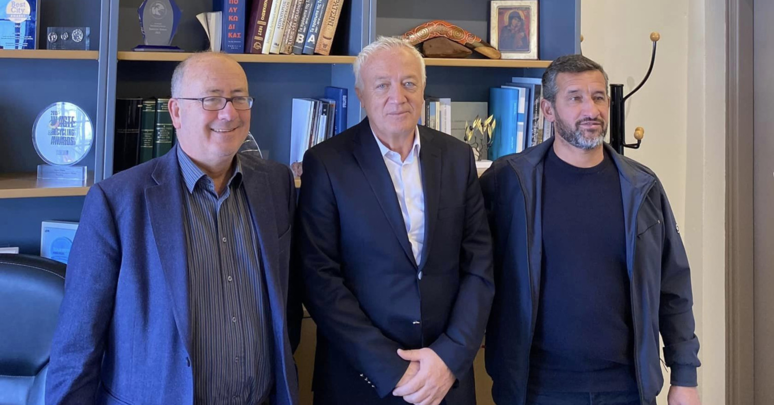 Επισκέψεις του Μ. Καφούρου σε φορείς και συλλόγους της Σαντορίνης ...