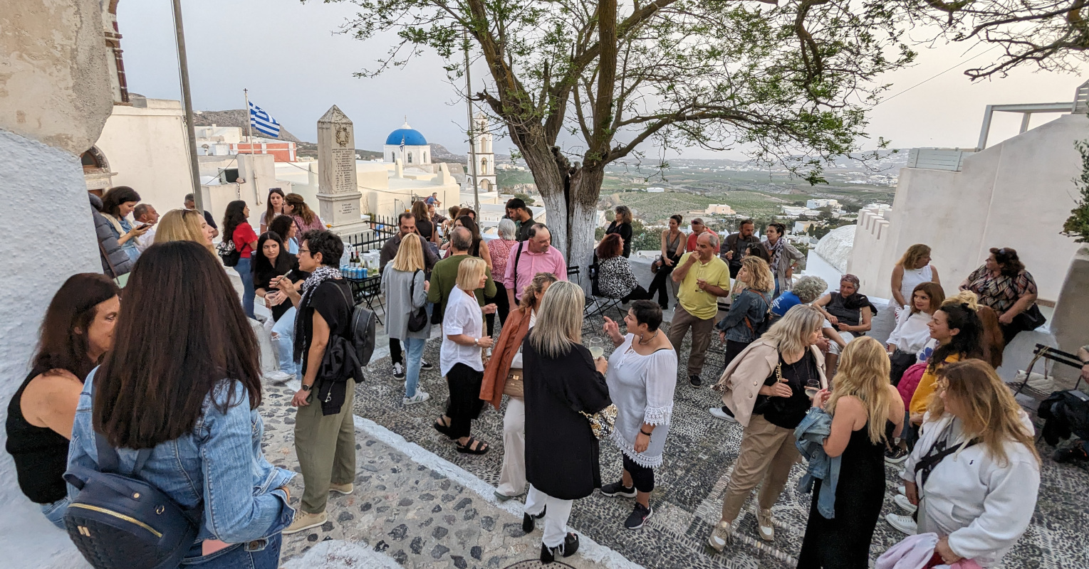 Σαντορίνη: Εγκαίνια για τις "Φωτογραφικές Ιστορίες" της Φ.Ο.Σ. - Atlantea